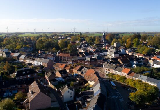 143 - Brabant Wallon - Perwez - Une ville à la campagne - Totemus